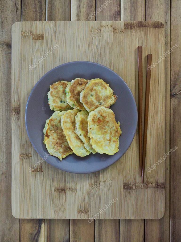 Modo de comida coreana jeon, Panqueques surtidos, albóndigas de estilo ...