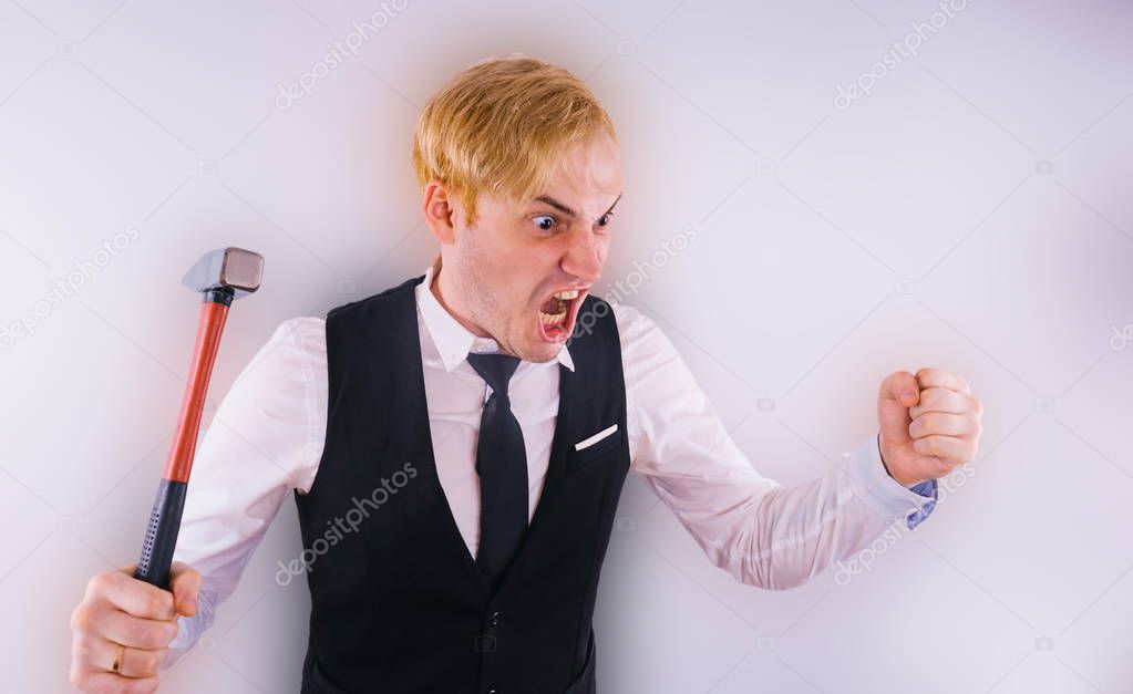 retrato emocional de un loco en primer plano. concepto: la crisis ...