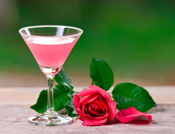 Licor de rosa fotos de stock, imágenes de Licor de rosa sin royalties ...