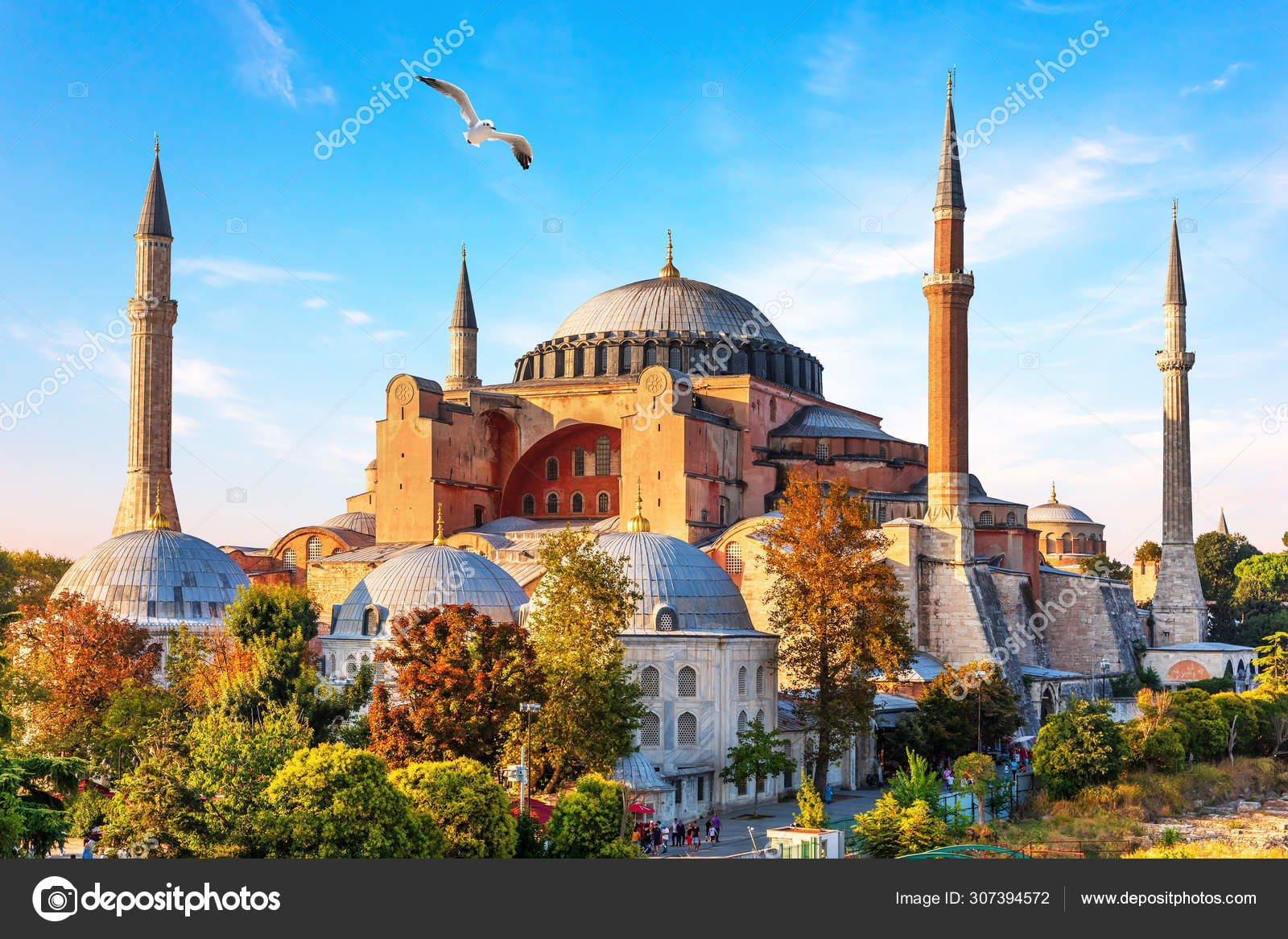 Famous Hagia Sophia Mosque in Istanbul, Turkey — Stock Editorial Photo ...