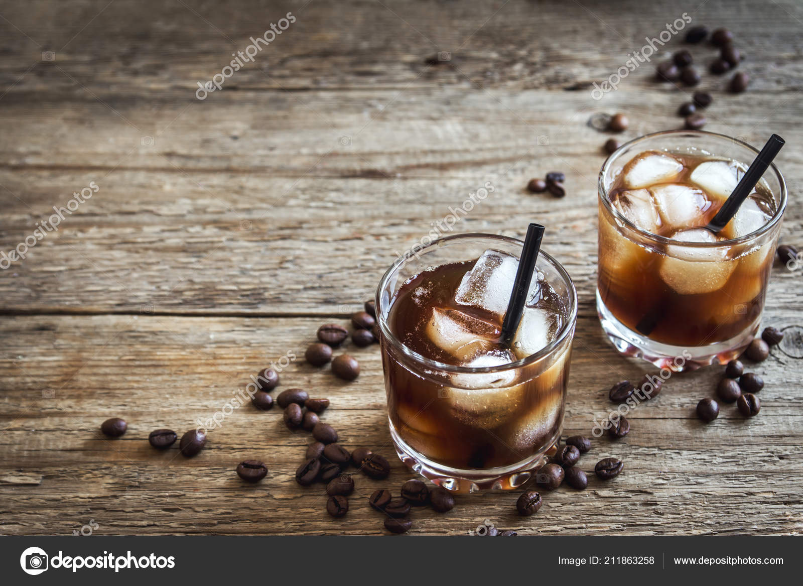 Cóctel Ruso Negro Con Vodka Licor Café Bebida Rusa Negra: fotografía de ...