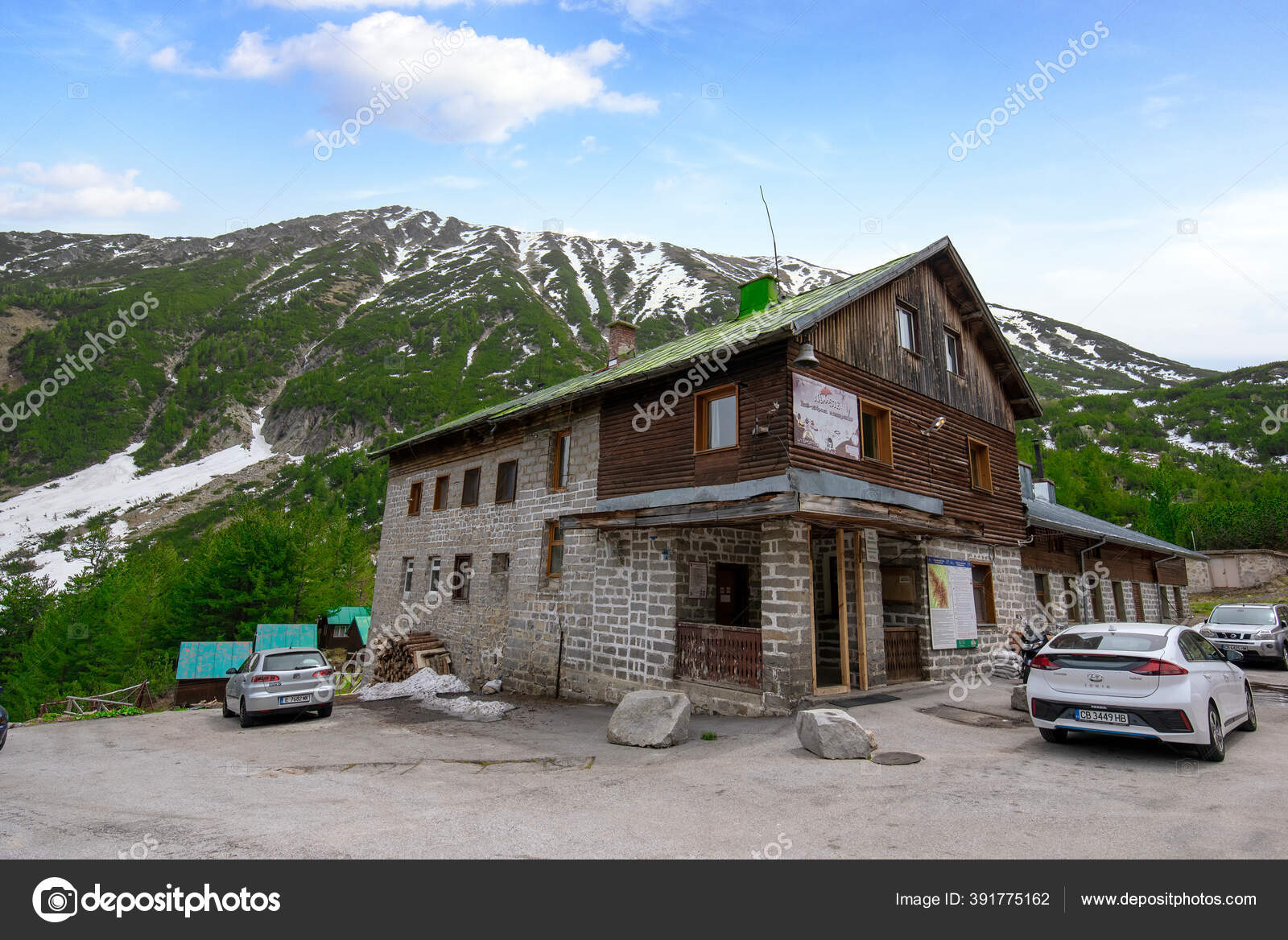 Pirin Bulgaria 2020 Vihren Chalet Hut Public Shelter House Hikers — Stock Editorial Photo ...