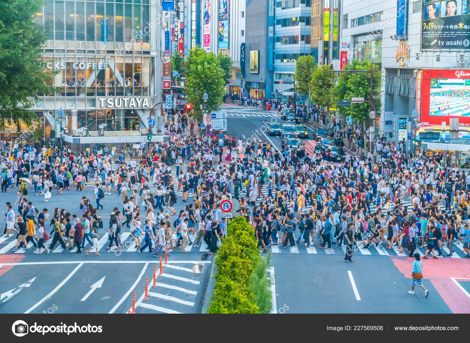 Tokyo Japan Jul 2018 Shibuya Intersection Crossing Popular Landmark ...