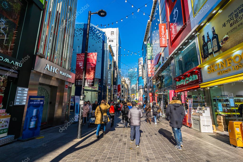 Seúl, Corea del Sur 10 de diciembre de 2018: Myeong dong market es el ...