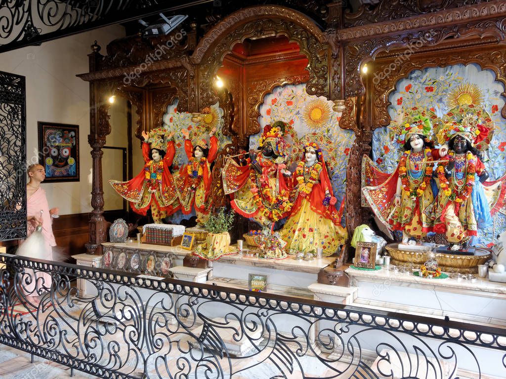 NUEVO MAYAPUR, 15 de agosto: Templo Hare Krishna, ISKCON, FRANCIA, 2018 ...