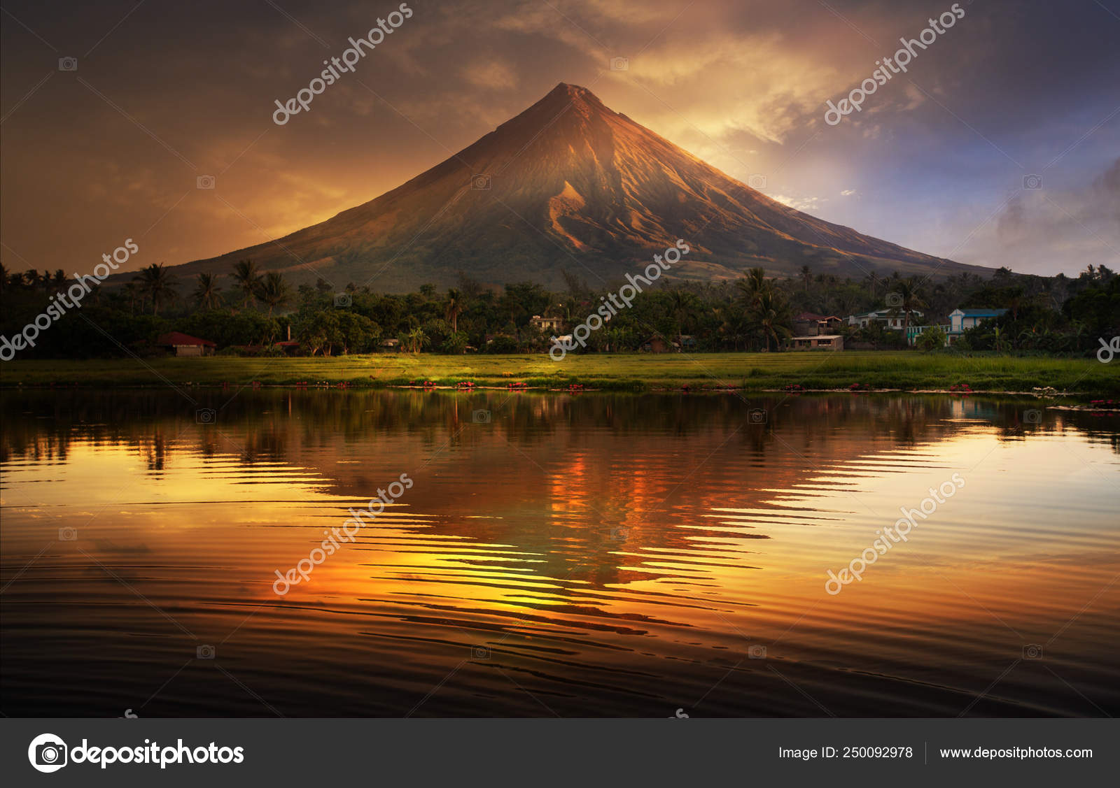 Mayon Volcano Landscape Philippines — Stock Photo © ooGleb #250092978