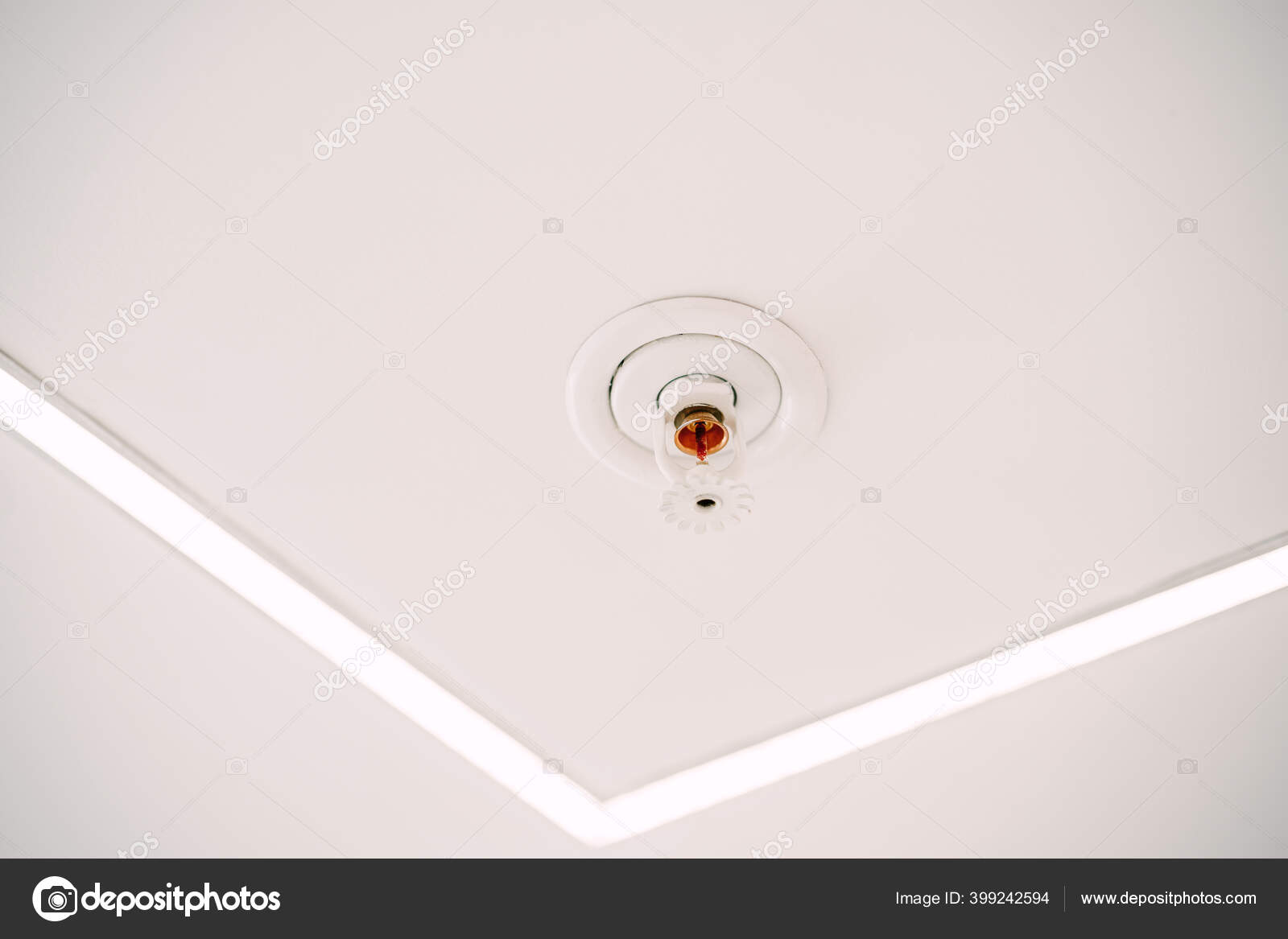 Automatic ceiling fire sprinkler system on white ceiling. — Stock Photo ...