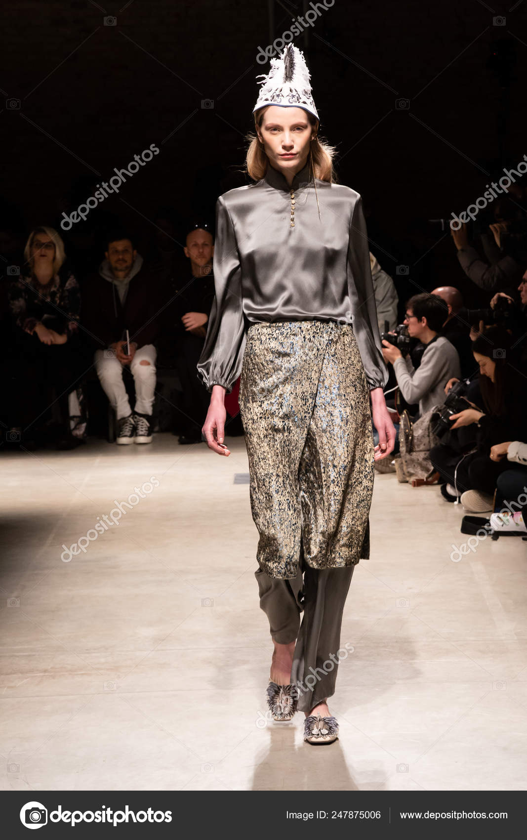 Beautiful model walking the runway – Stock Editorial Photo © tinx ...