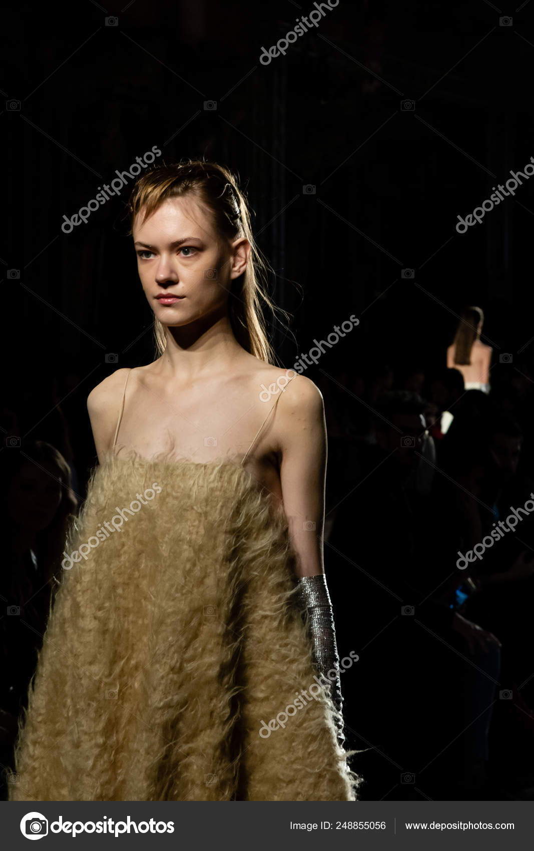 Beautiful model walking the runway – Stock Editorial Photo © tinx ...