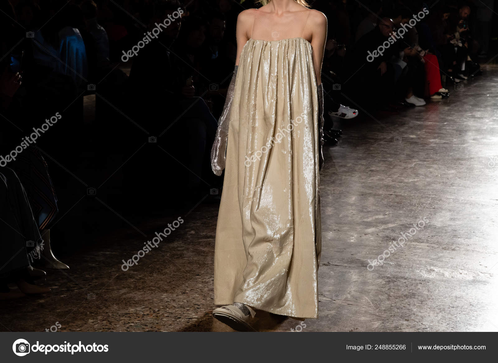 Beautiful model walking the runway – Stock Editorial Photo © tinx ...