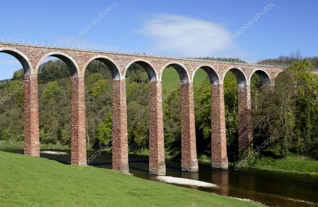 Viaducto cerca de Melrose en Escocia. Un viaducto es un puente ...