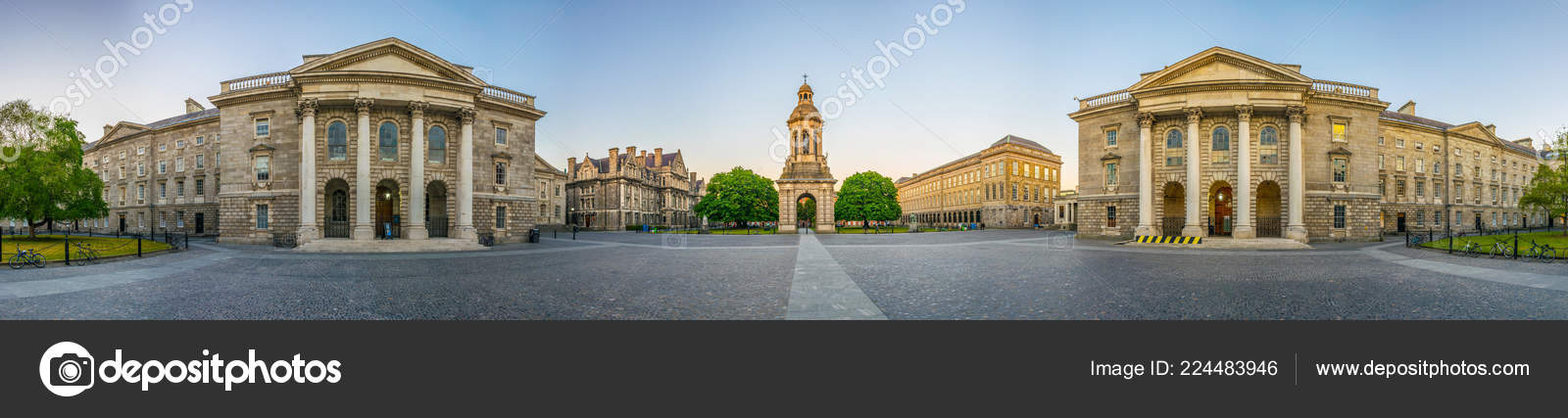 Campanile Dentro Del Campus Universitario Trinidad Dublín Irelan — Foto ...