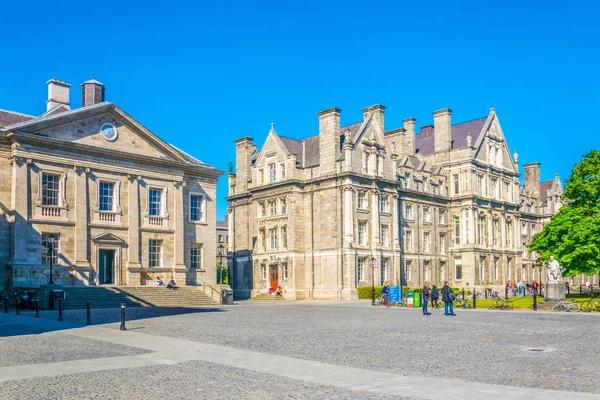 View of a building on the parliament square inside of the trinity ...