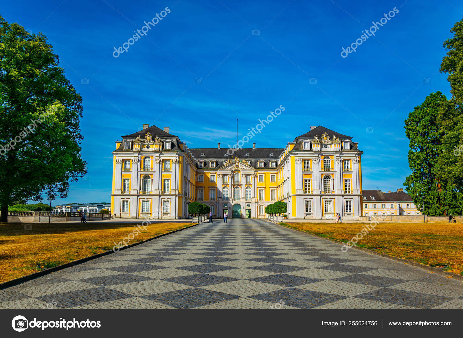 Bruhl palace near Cologne, Germany — Stock Photo © Dudlajzov #255024756