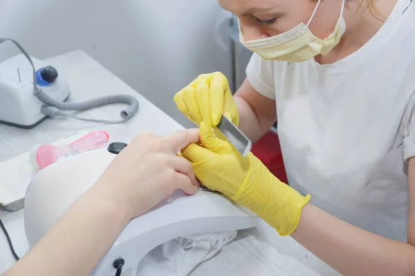 Alignment of nails and treatment of nails with an electric machi ...