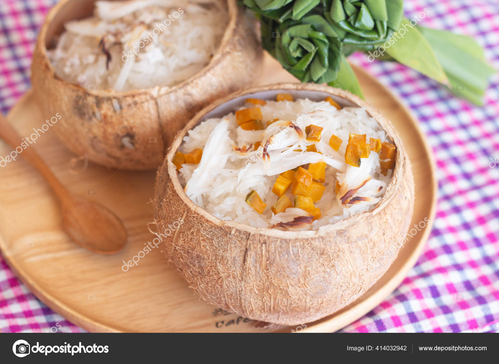 Glutinous Rice Roasted Coconut Sticky Rice Soaked Coconut Milk — Stock ...