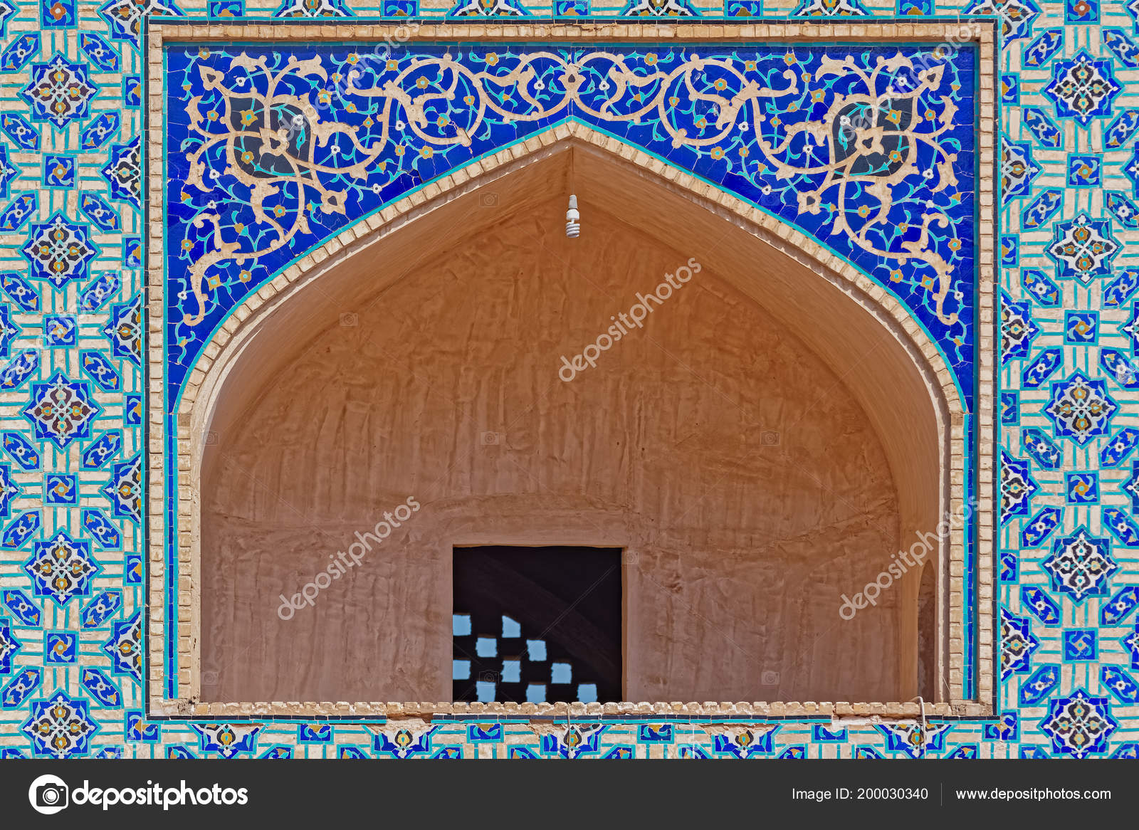 Isfahan Old Mosque balcony — Stock Editorial Photo © dbajurin #200030340