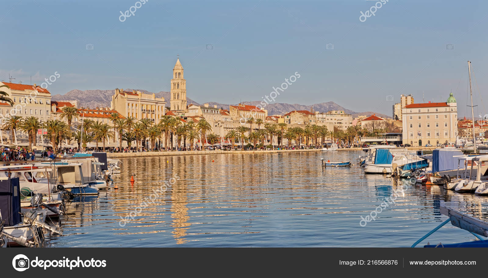 Split panoramic view — Stock Editorial Photo © dbajurin #216566876