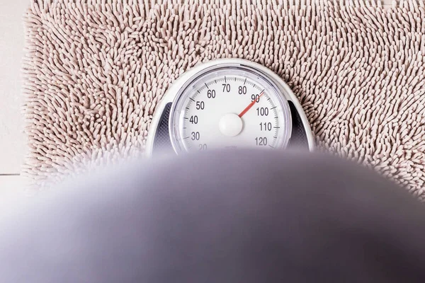 Imágenes de Persona pesando, fotos de Persona pesando sin royalties ...