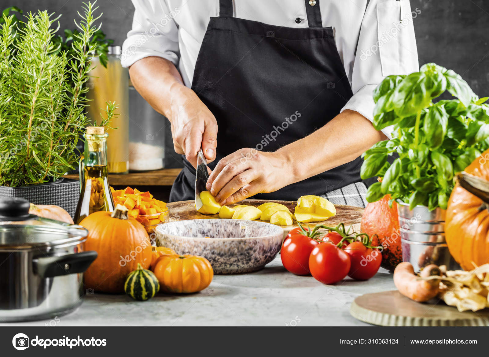 Cropped Shot Male Chef Chopping Vegetables Kitchen — Stock Photo ...