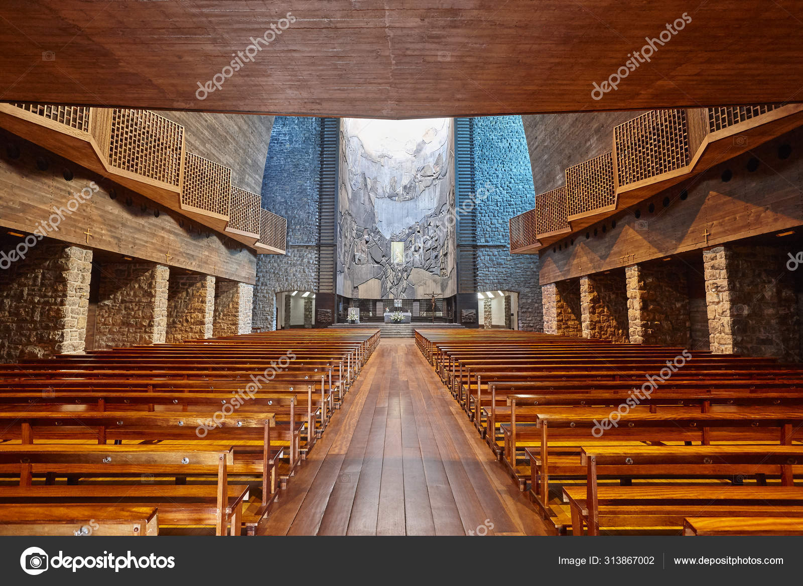 Interior del santuario de Arantzazu. Euskadi alta cultura y patrimonio ...