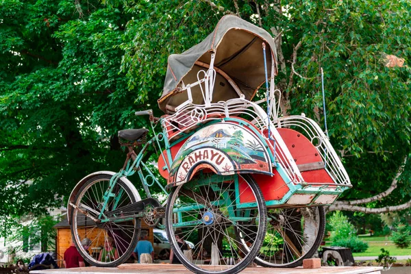 Rickshaw car Stock Photos, Royalty Free Rickshaw car Images | Depositphotos