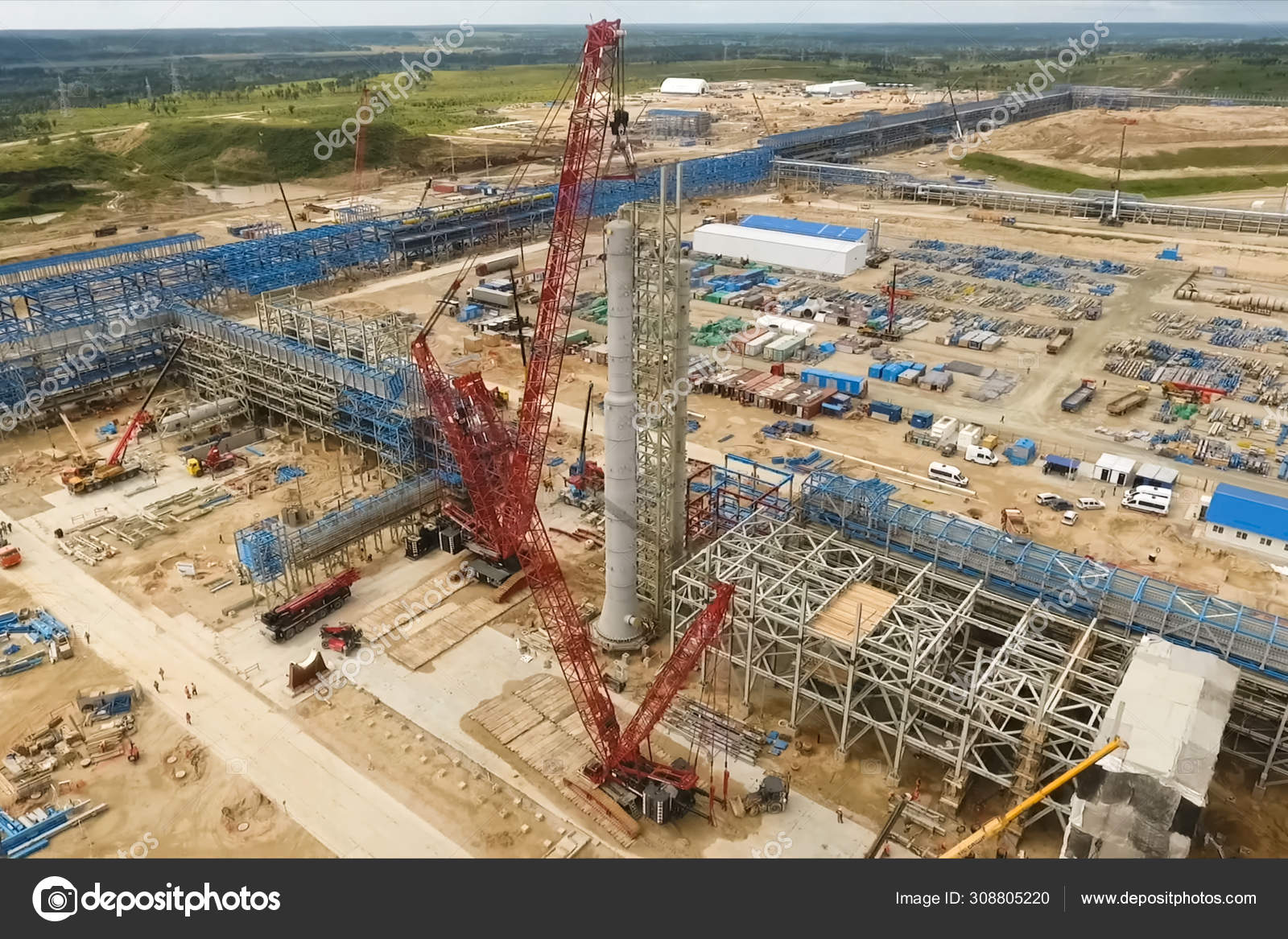 Installation of distillation column at an oil refinery. — Stock Photo ...