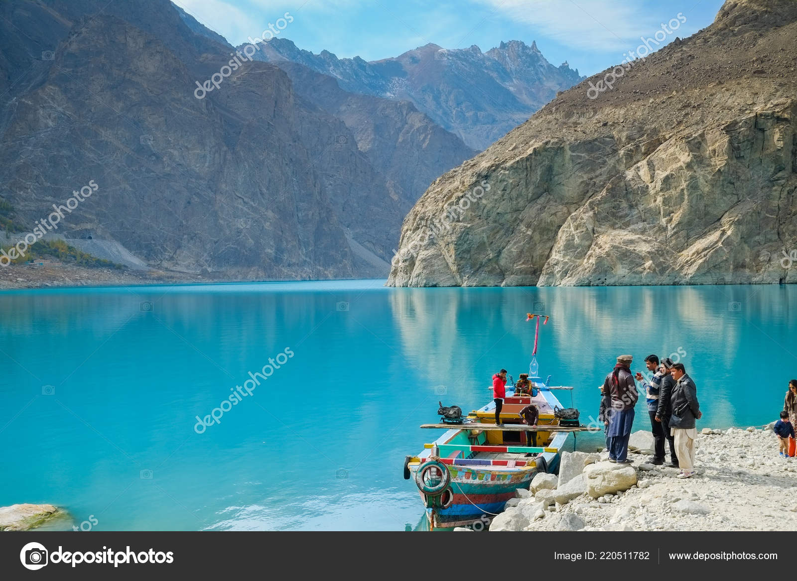 Gilgit Baltistan Pakistan October 2017 People Going Rent Boat Attabad ...