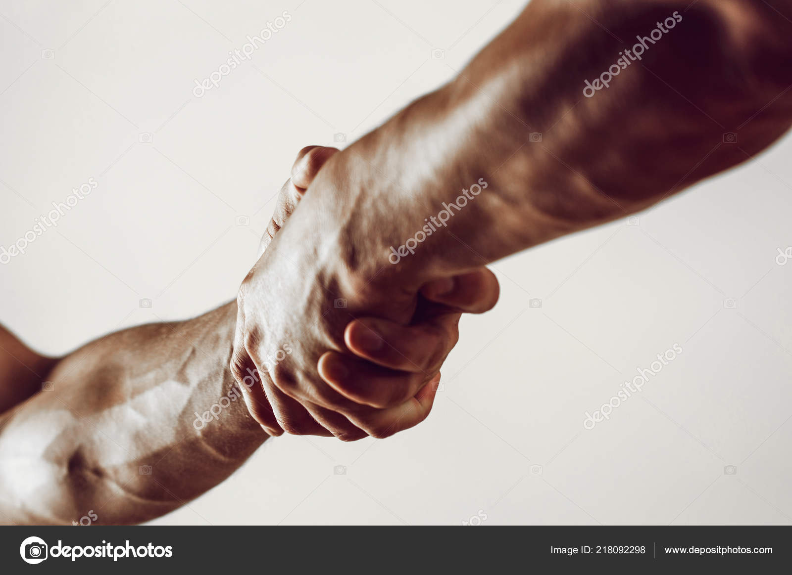 Rescate, ayuda gesto o manos. Aguanta fuerte. Dos manos, ayudando a un ...