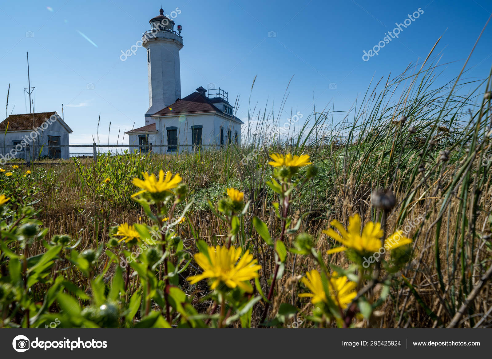 Point Wilson Lighthouse in Fort Worden State Park in Washington — Stock ...