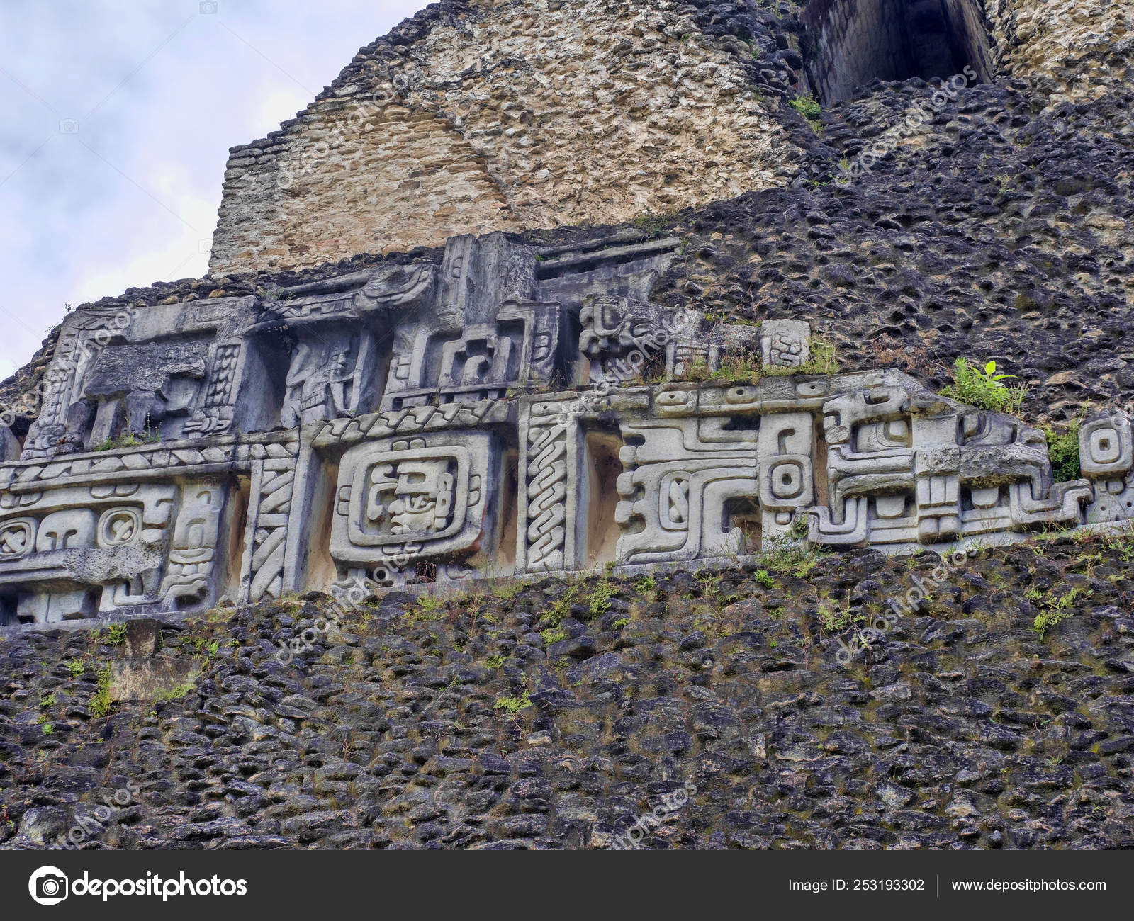 Mayan archaeological monuments of Xunantunich, Belize — Stock Photo ...