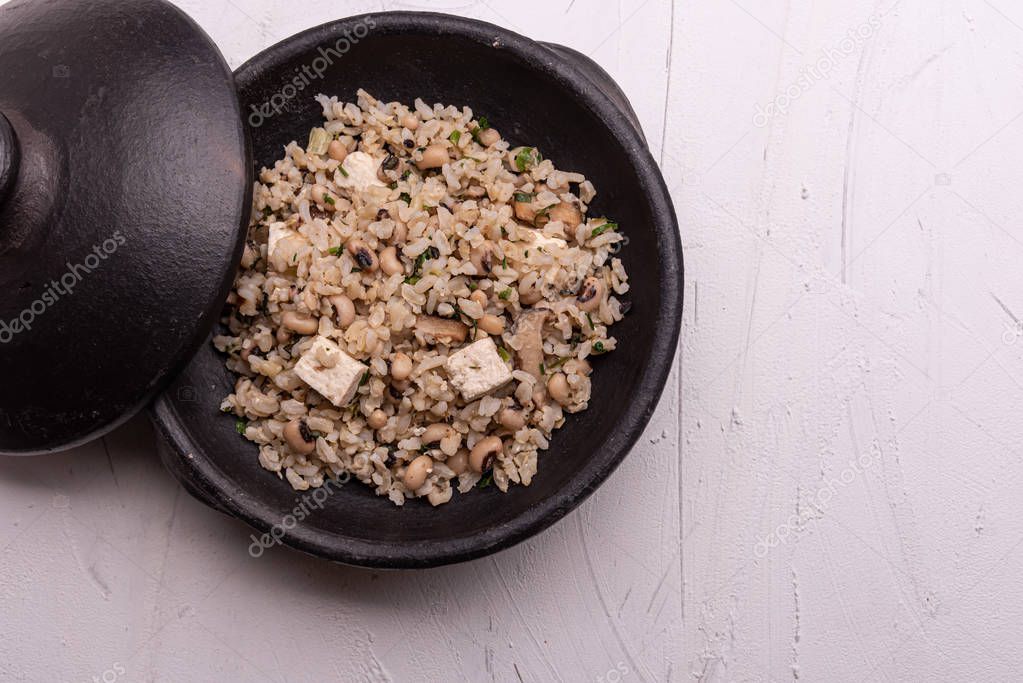 Vista superior de Baiao de Dois - comida tradicional brasileña - hecha ...