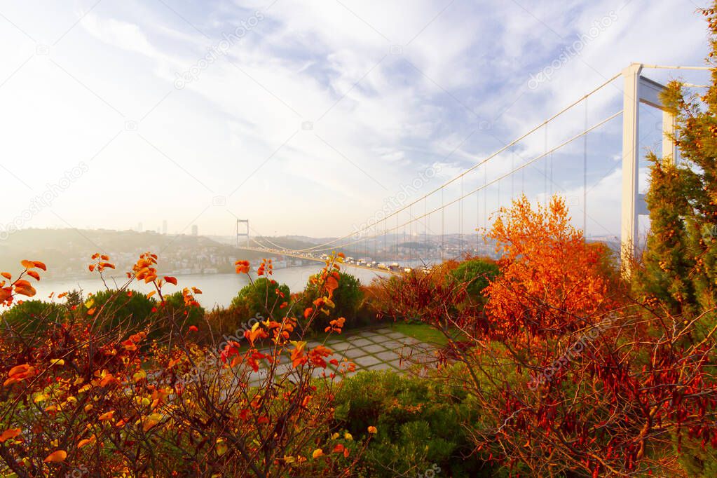 Puente del Bósforo de Estambul. Puente de los Mártires del 15 de julio ...