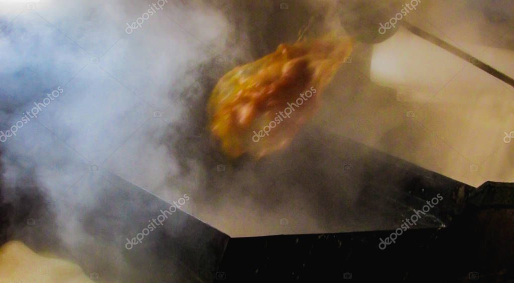 gran tacho de melaza hirviendo el ingrediente principal de la rapadura ...