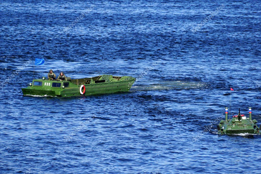 Severomorsk, Rusia - 30 de julio de 2017: Demostración de asalto desde ...