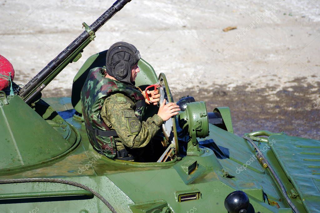 Severomorsk, Rusia - 30 de julio de 2017: Demostración de asalto desde ...