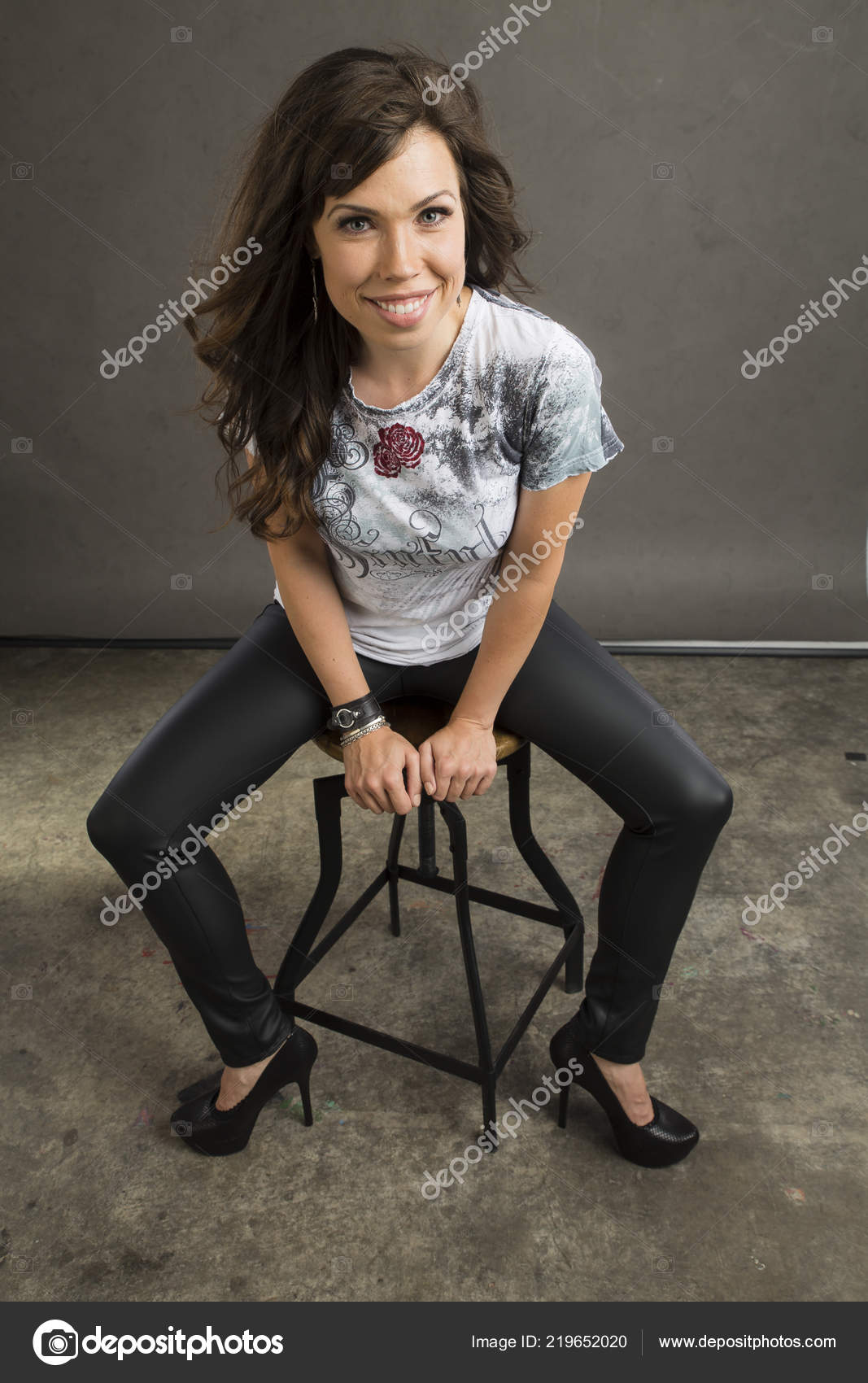 Beautiful Woman Posing Studio Studio Shoot — Stock Photo © Geartooth ...