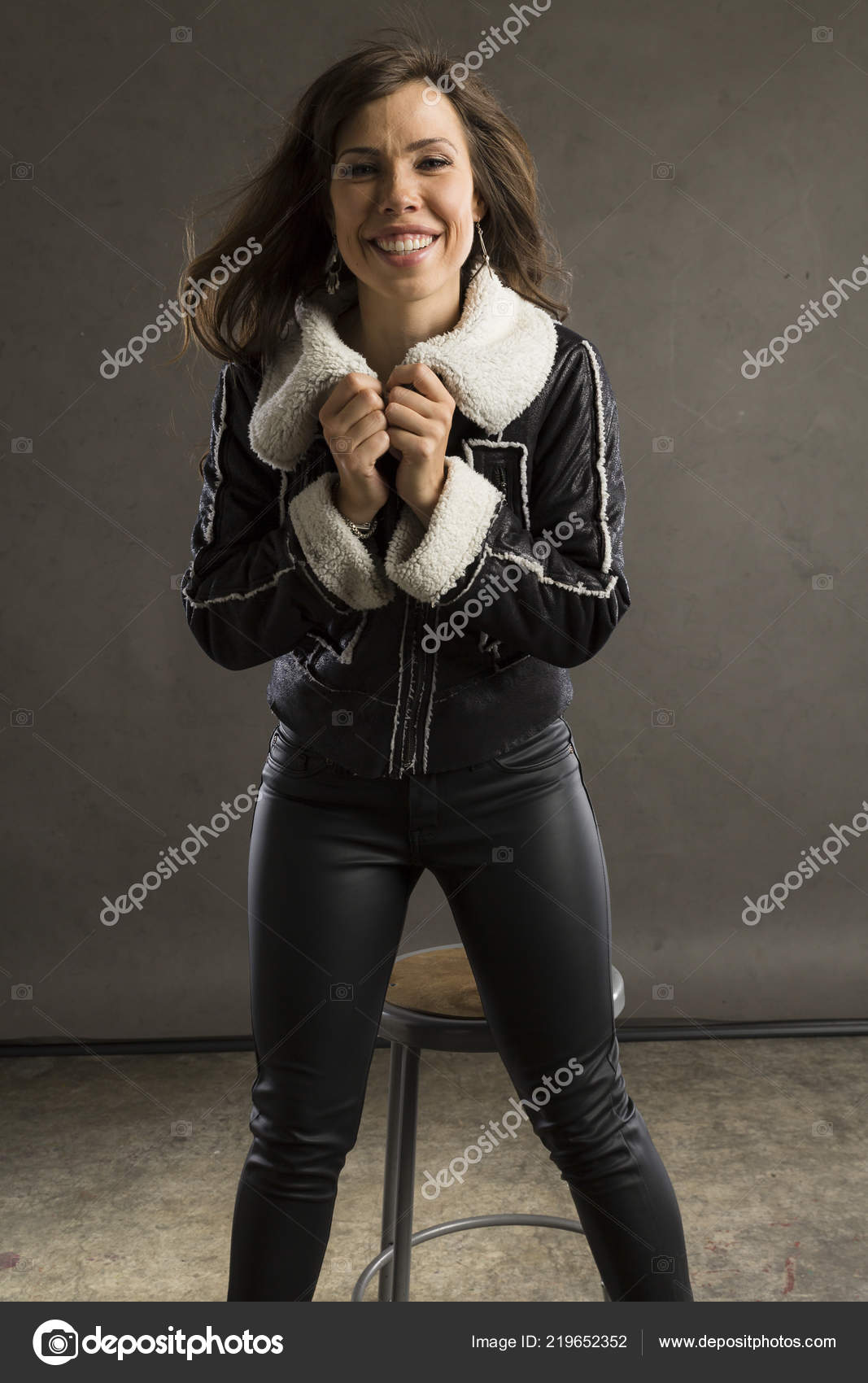 Beautiful Woman Posing Studio Studio Shoot — Stock Photo © Geartooth ...