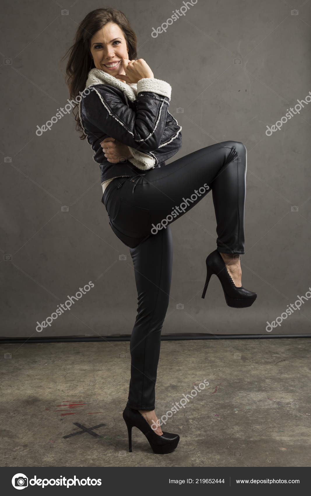 Beautiful Woman Posing Studio Studio Shoot — Stock Photo © Geartooth ...