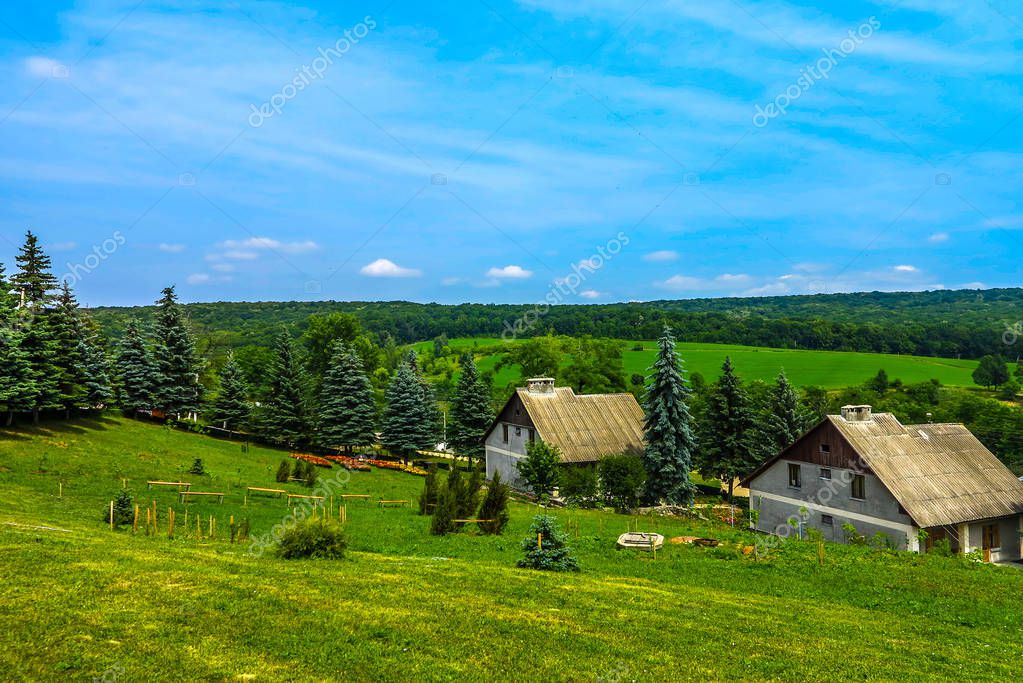 Monasterio de Bursuc Hancu Impresionante vista panorámica de las casas ...