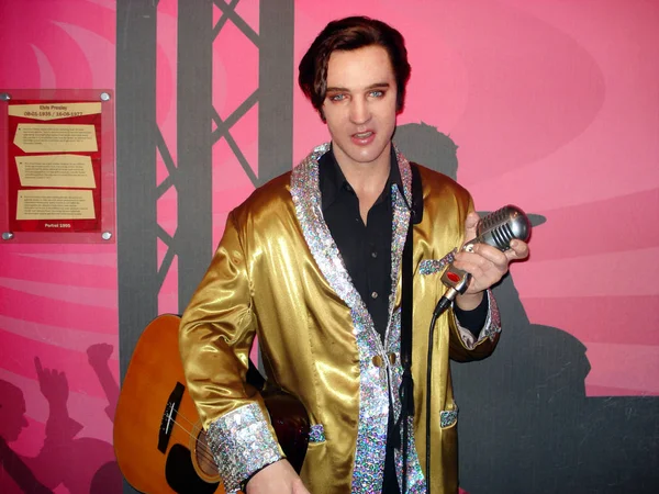 ⬇ Скачать картинки Elvis presley waxwork, стоковые фото Elvis presley ...