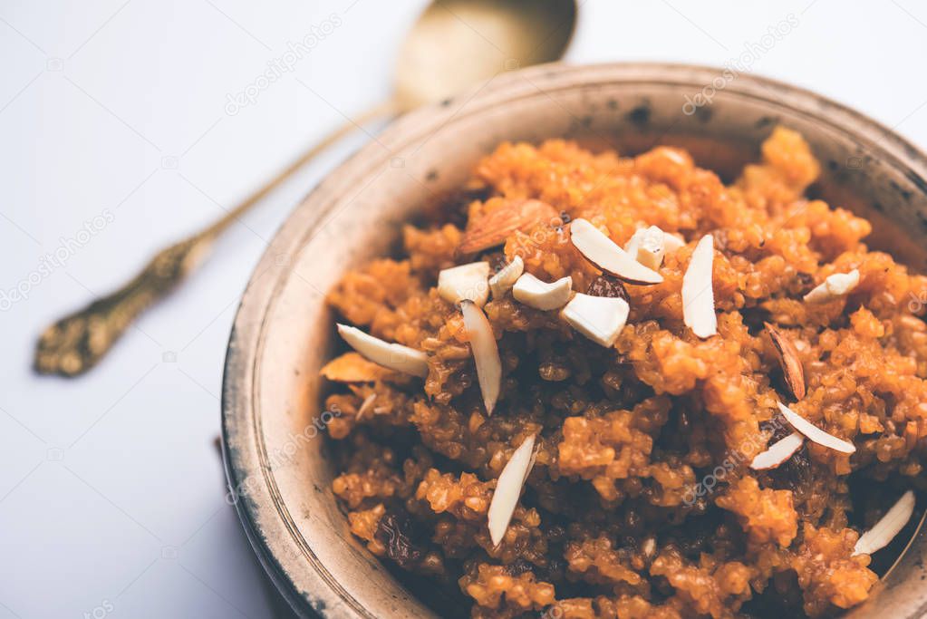 El trigo Laapsi / Lapsi / Shira / Halwa es un plato dulce indio hecho ...