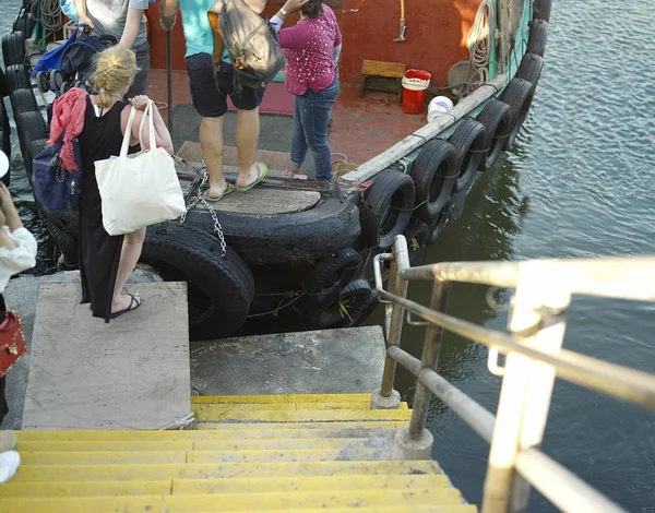 Débarquement bateau images libres de droit, photos de Débarquement ...