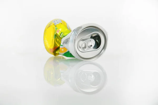 Recycled aluminum cans images libres de droit, photos de Recycled ...