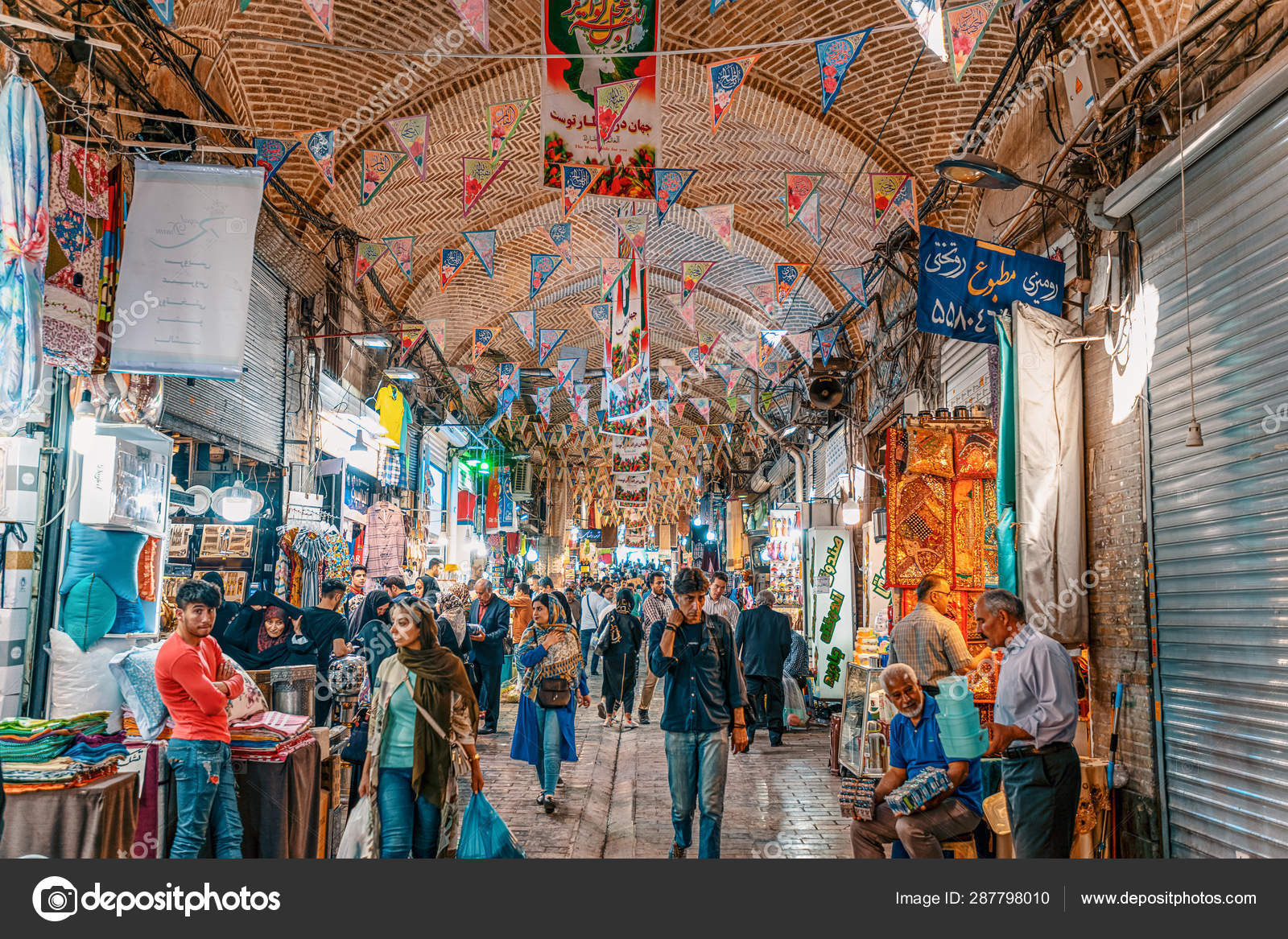 2019 Tehran Tehran Province Iran Crowded Streets Tehran Grand Bazaar ...