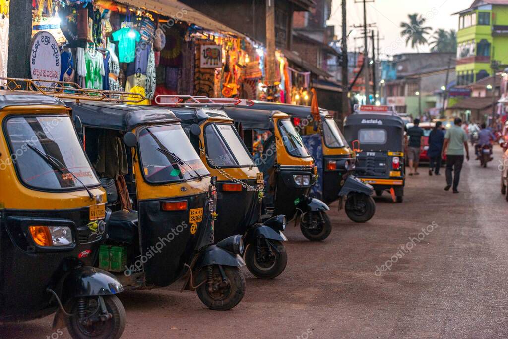 27 / 12 / 2019 Gokarna. Karnataka, India, auto rickshaws están ...