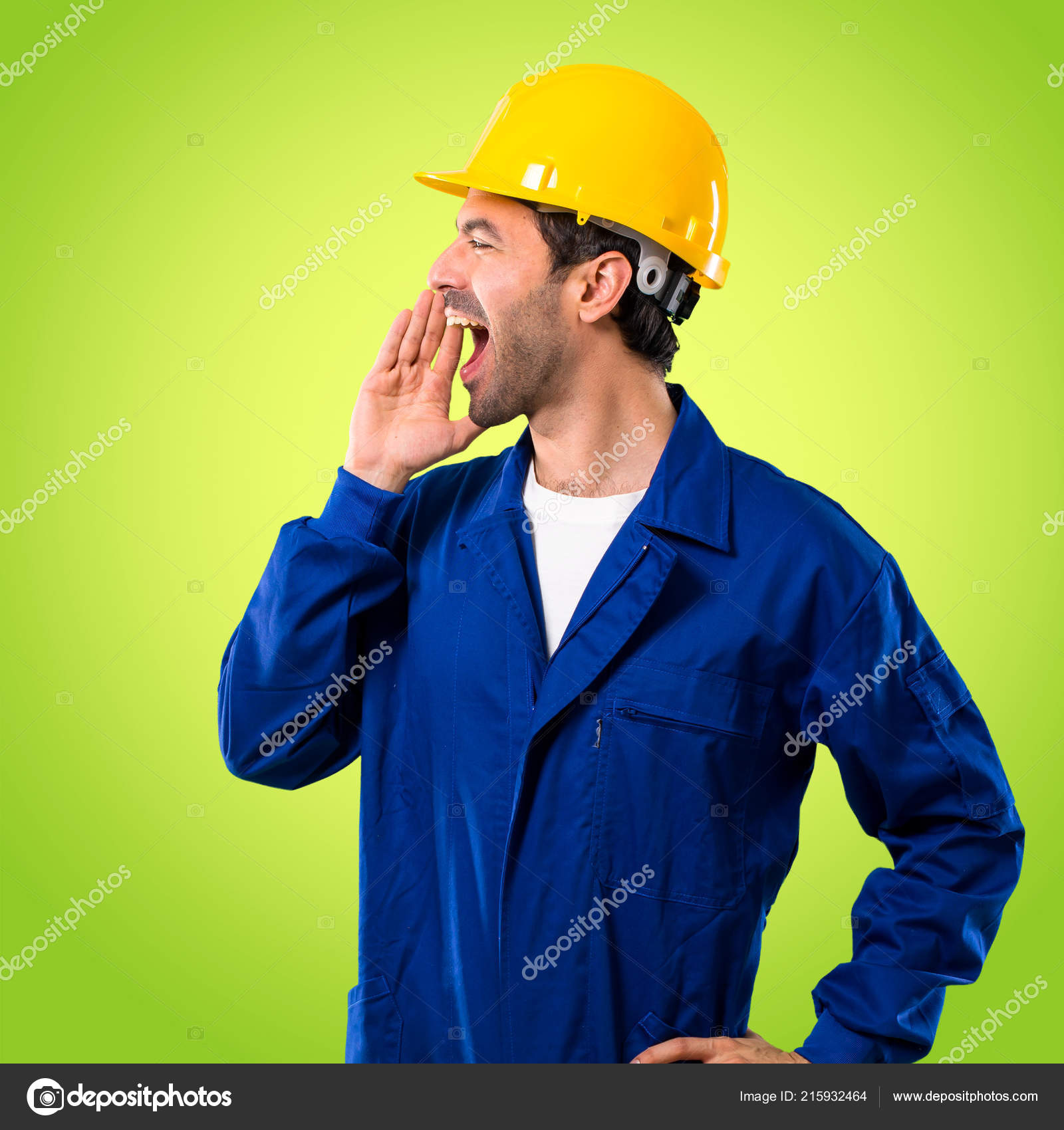 Joven Obrero Con Casco Gritando Con Boca Abierta Hacia Lateral — Foto ...