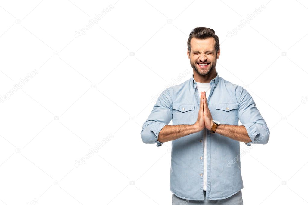 guapo excitado hombre haciendo por favor gesto aislado en blanco 2022