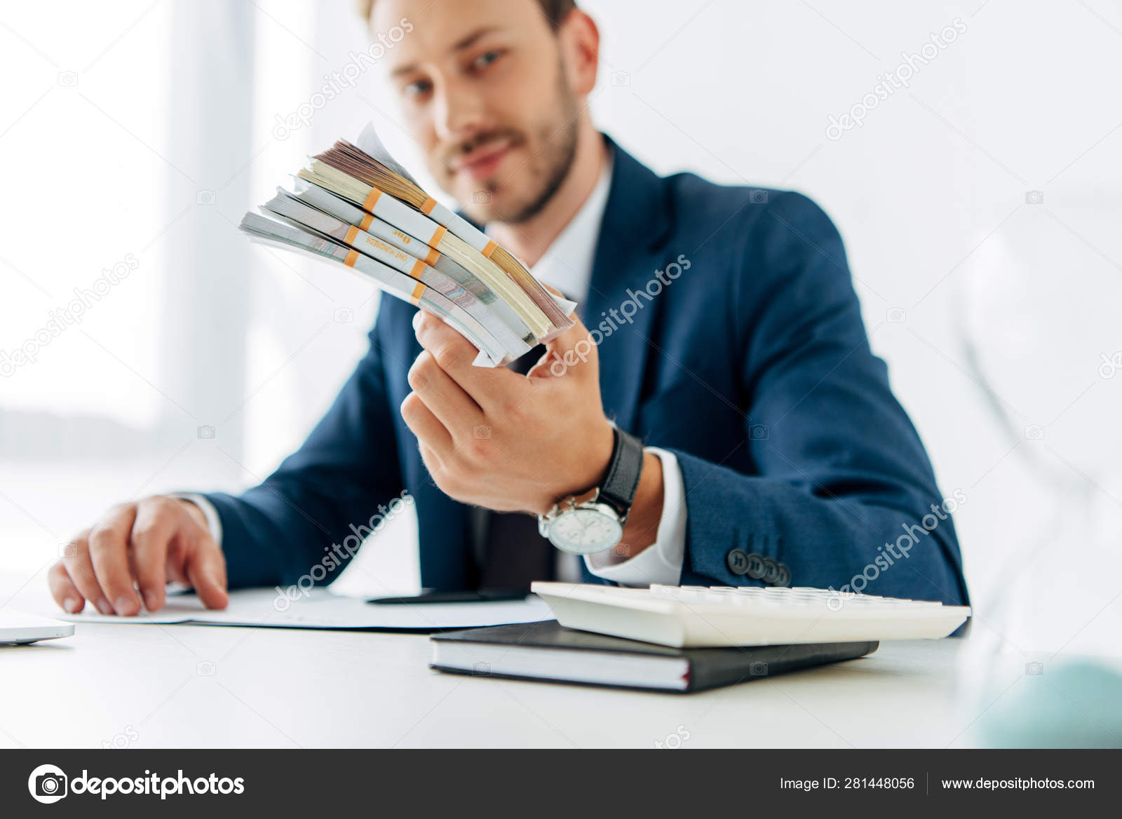 Selective Focus Money Hand Happy Businessman — Stock Photo © HayDmitriy ...