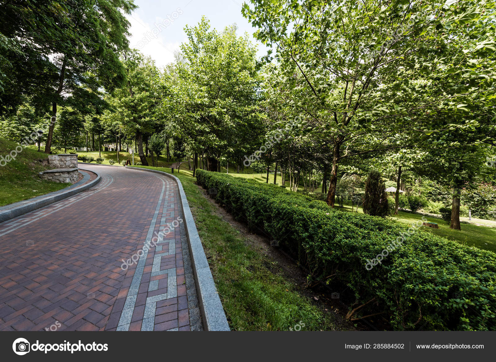 Paving Stones Path Green Trees Bushes Park — Stock Photo © HayDmitriy ...
